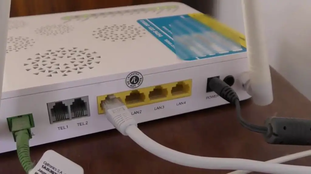 ¿Cómo conectar un router a otro por cable?