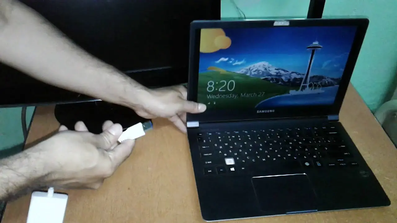 ¿Cómo conectar un monitor a un puerto USB?